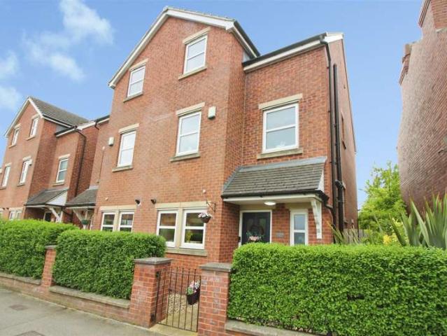 4 Bedroom Semi Detached House