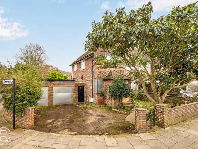 4 Bedroom Semi Detached House