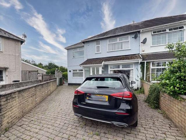 4 Bedroom Semi Detached House