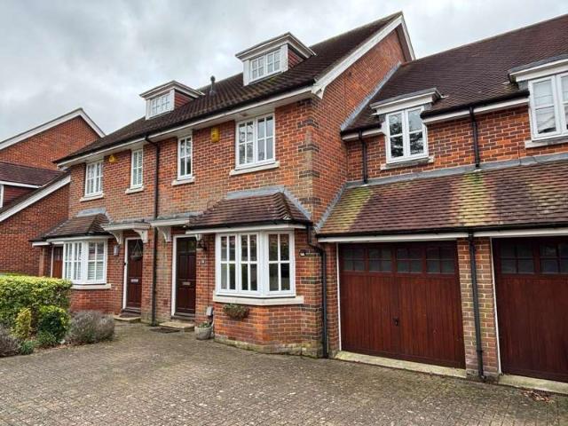 4 Bedroom Semi Detached House