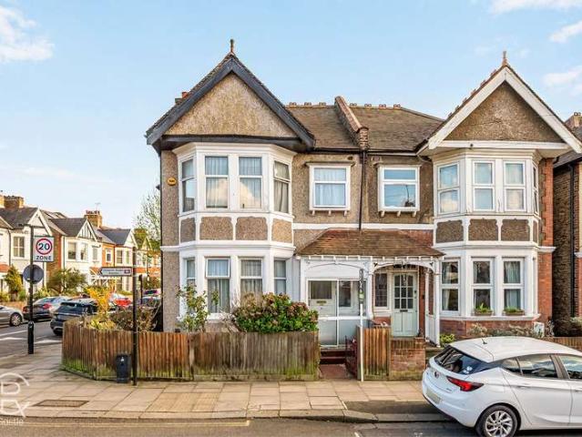 4 Bedroom Semi Detached House
