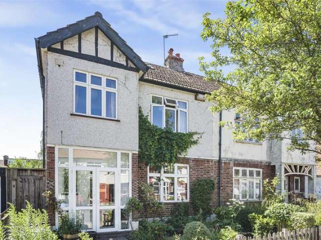 4 Bedroom Semi Detached House