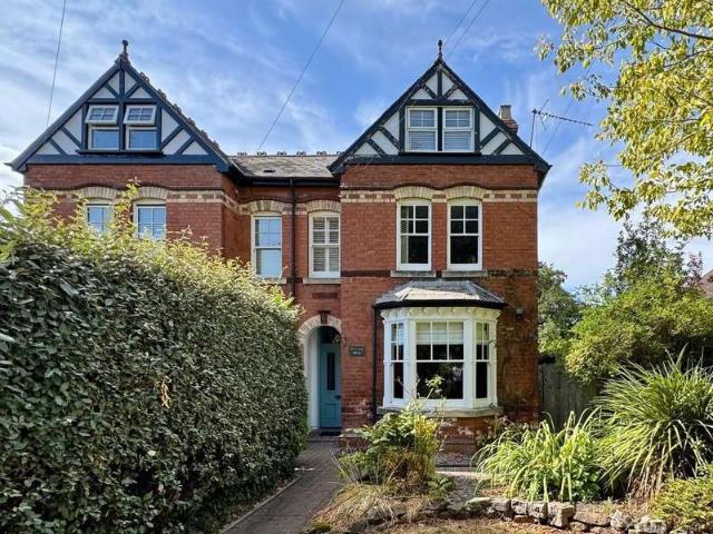 4 Bedroom Semi Detached House