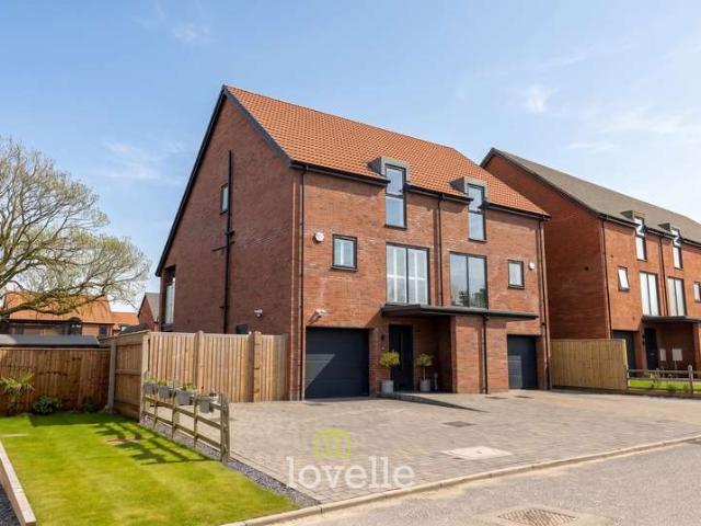4 Bedroom Semi Detached House
