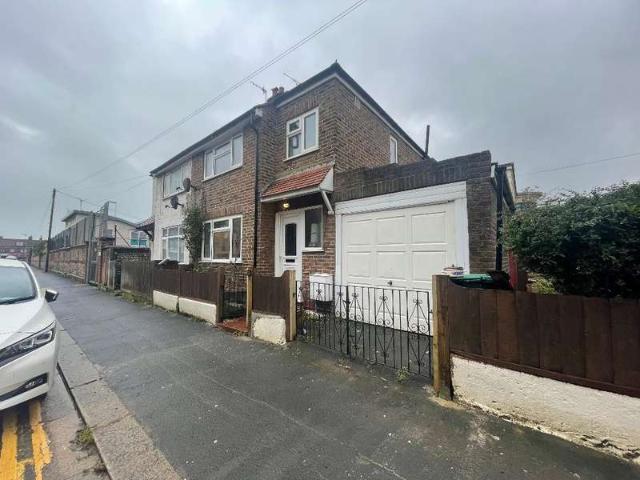 4 Bedroom Semi Detached House