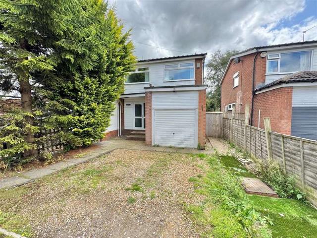 4 Bedroom Semi Detached House