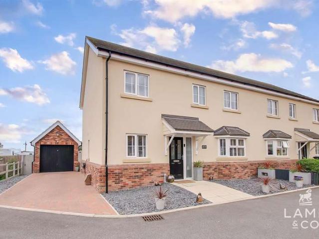 4 Bedroom Semi Detached House