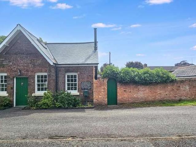 4 Bedroom Semi Detached House