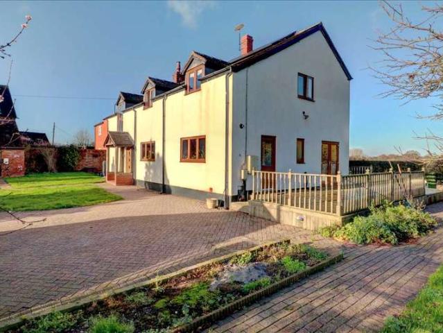 4 Bedroom Semi Detached House