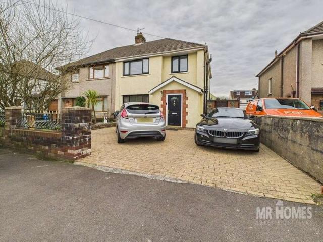 4 Bedroom Semi Detached House