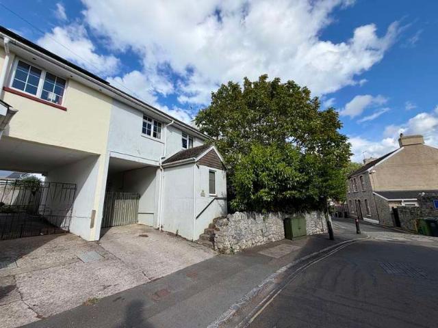 4 Bedroom Semi Detached House
