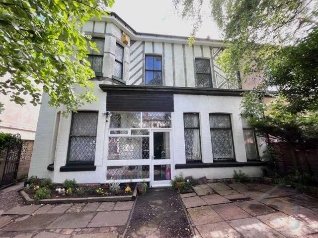 4 Bedroom Semi Detached House