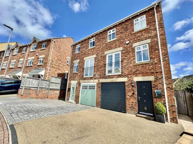 4 Bedroom Semi Detached House