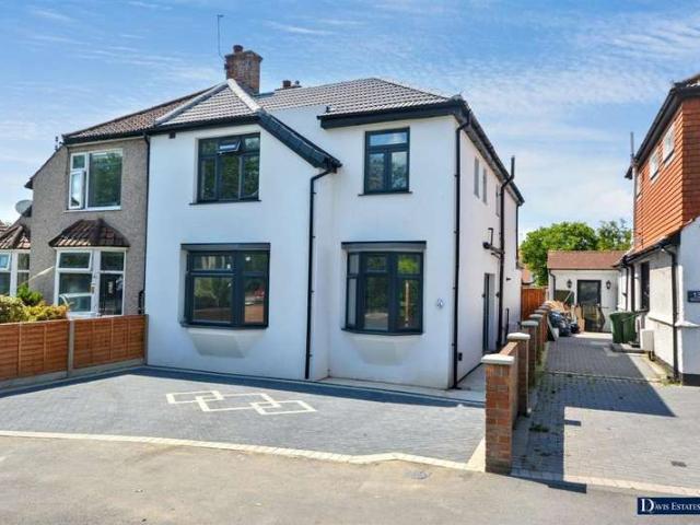 4 Bedroom Semi Detached House