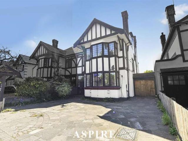 4 Bedroom Semi Detached House