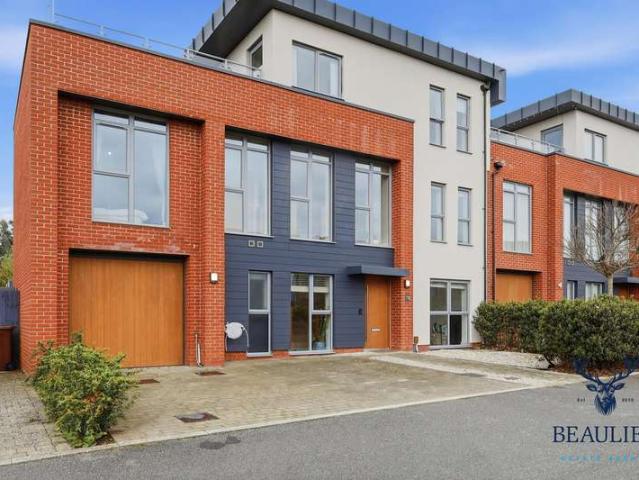 4 Bedroom Semi Detached House