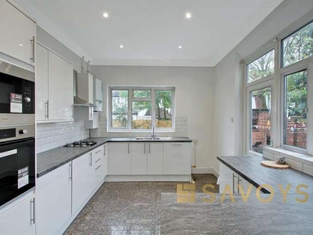 4 Bedroom Semi Detached House
