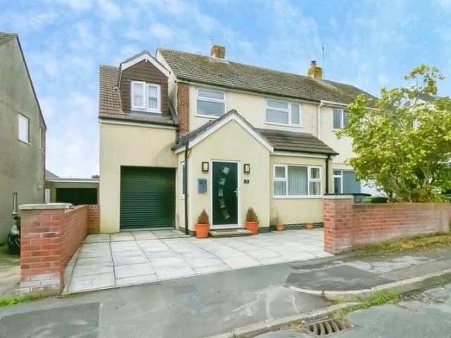 4 Bedroom Semi Detached House