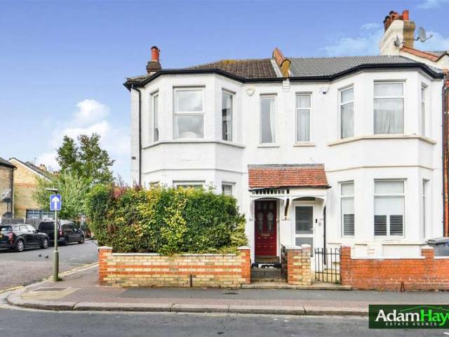 4 Bedroom End Of Terrace House