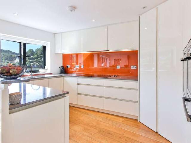 4 Bedroom Semi Detached House