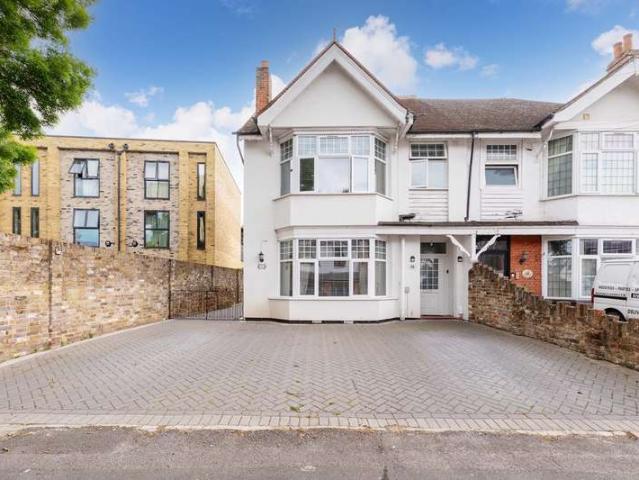 4 Bedroom Semi Detached House