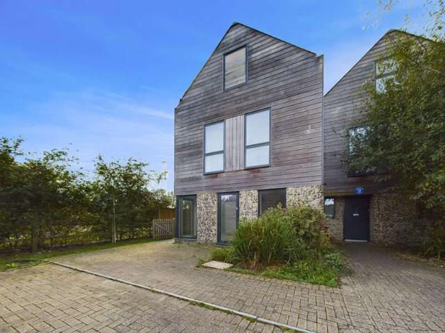 4 Bedroom Semi Detached House