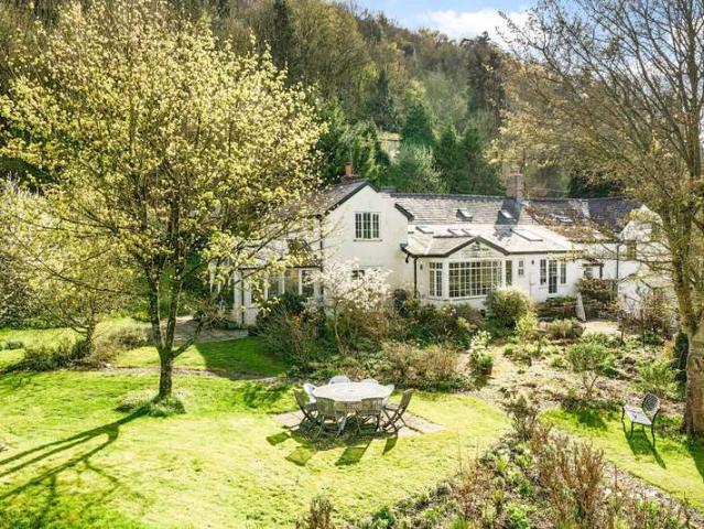 4 Bedroom Semi Detached House