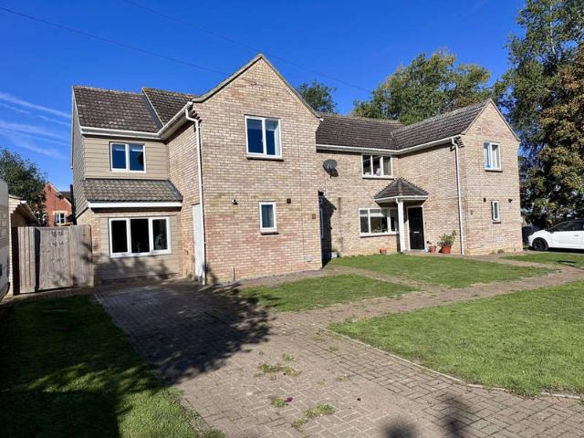 4 Bedroom Semi Detached House