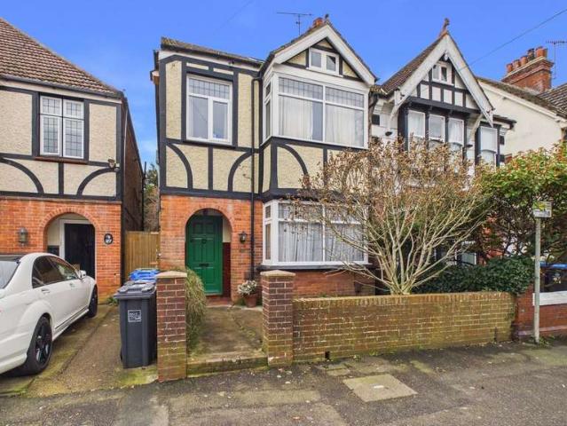 4 Bedroom Semi Detached House