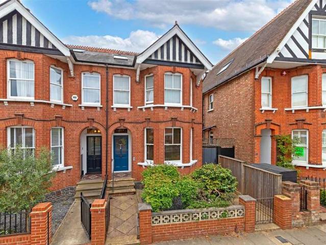 4 Bedroom Semi Detached House