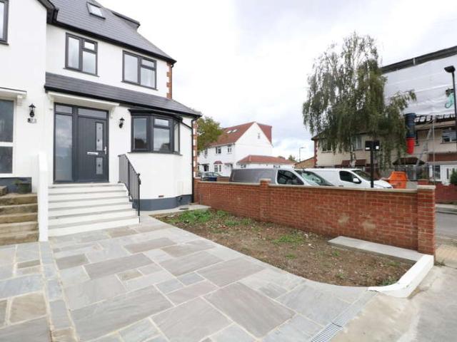 4 Bedroom Semi Detached House