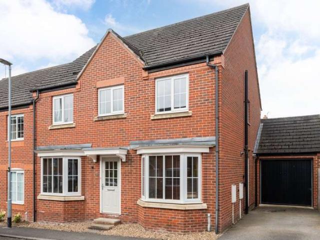 4 Bedroom Semi Detached House