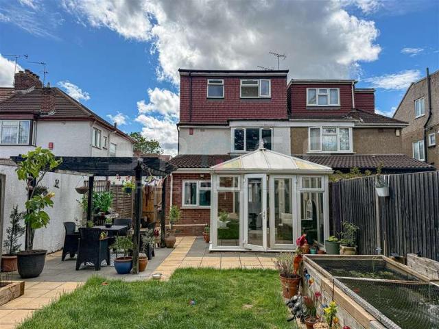 4 Bedroom Semi Detached House
