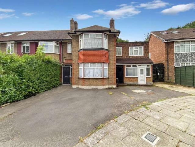 4 Bedroom Semi Detached House