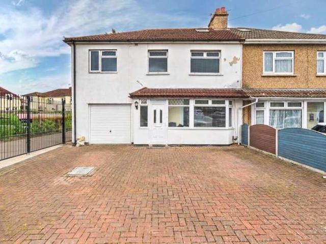 4 Bedroom Semi Detached House