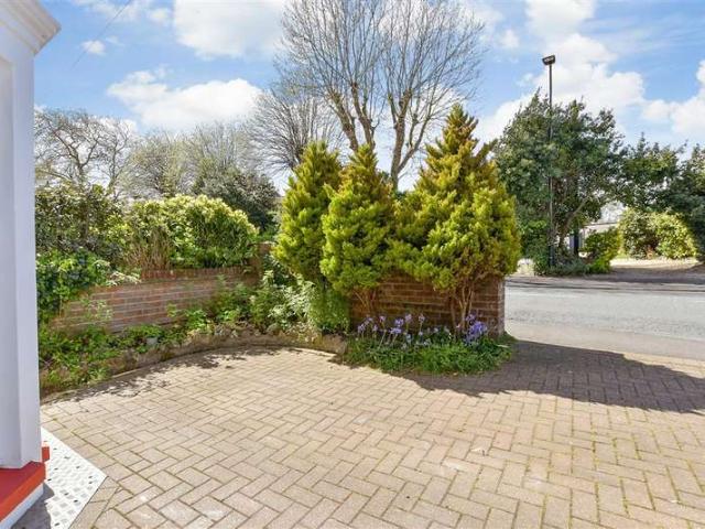 4 Bedroom Semi Detached House