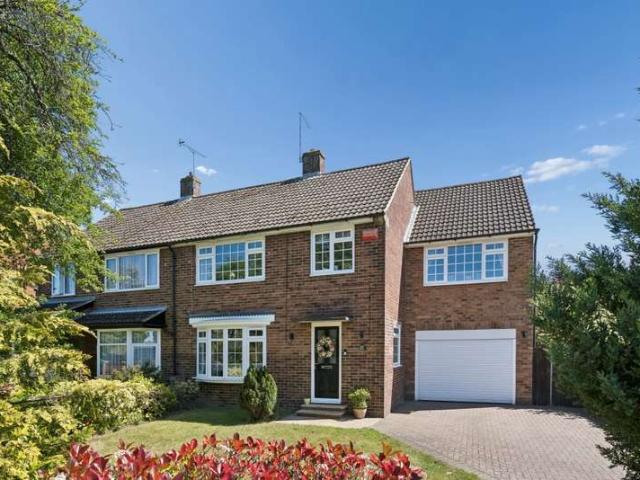 4 Bedroom Semi Detached House