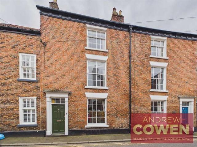 4 Bedroom Semi Detached House