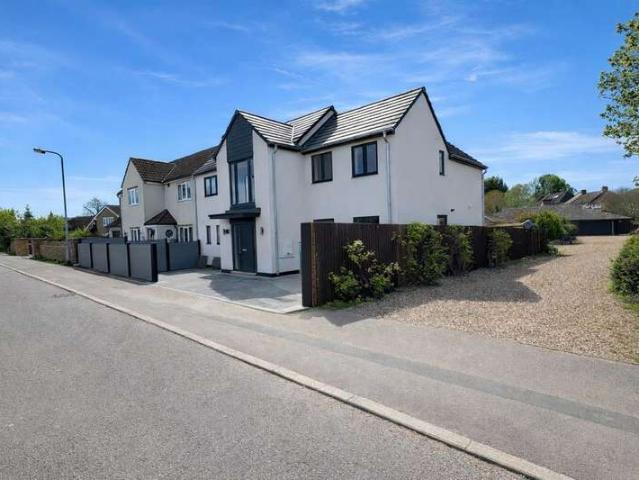 4 Bedroom Semi Detached House