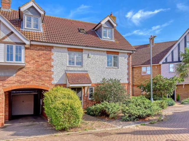 4 Bedroom Semi Detached House