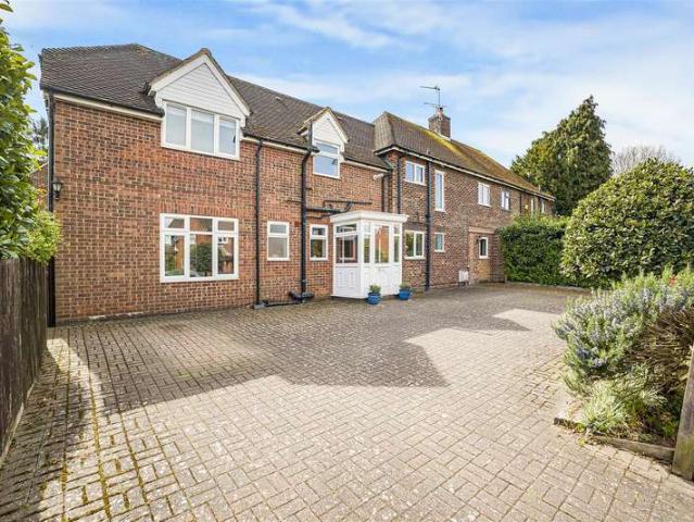 4 Bedroom Semi Detached House