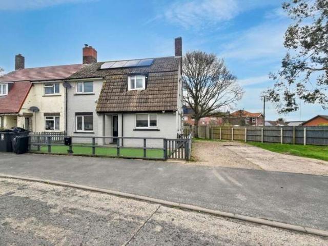 4 Bedroom Semi Detached House