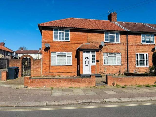 4 Bedroom Semi Detached House