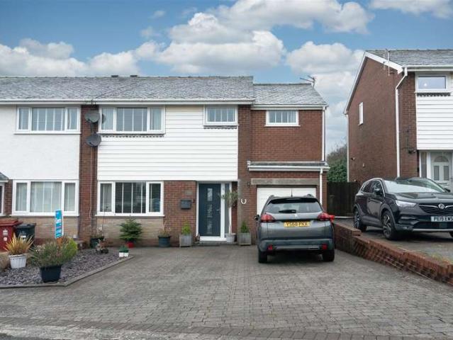 4 Bedroom Semi Detached House