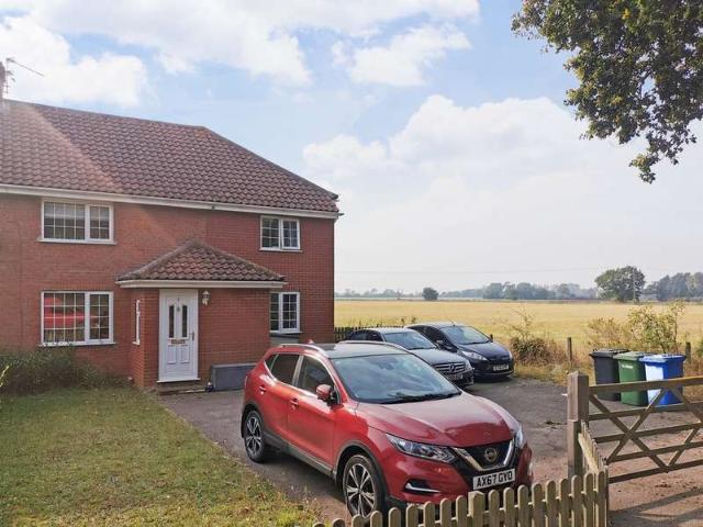4 Bedroom Semi Detached House