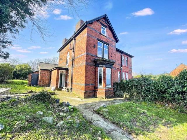 4 Bedroom Semi Detached House