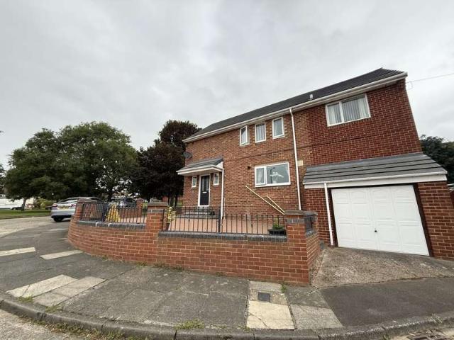 4 Bedroom Semi Detached House