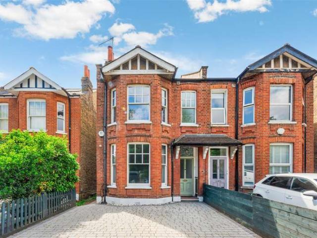 4 Bedroom Semi Detached House