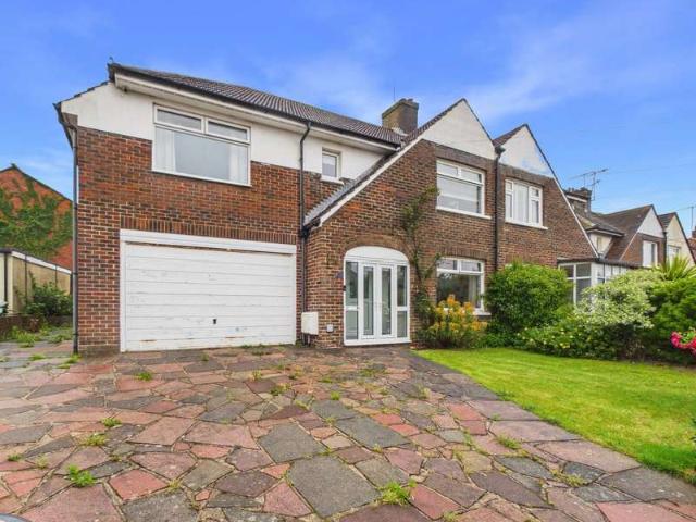 4 Bedroom Semi Detached House