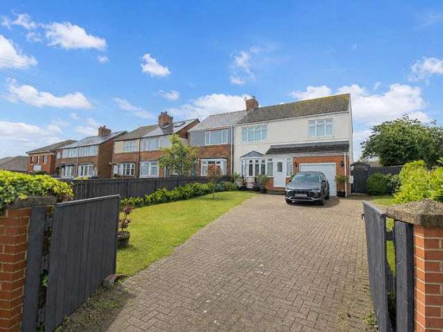4 Bedroom Semi Detached House